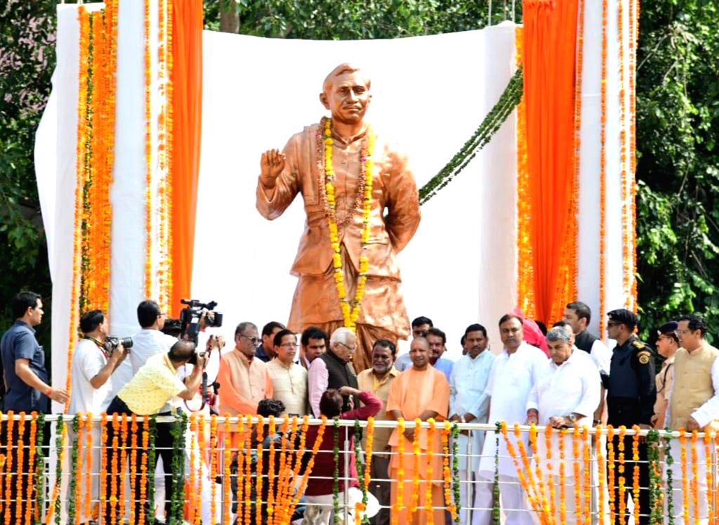 UP Governor, CM unveil Deendayal Upadhyaya's statue on his birth ...