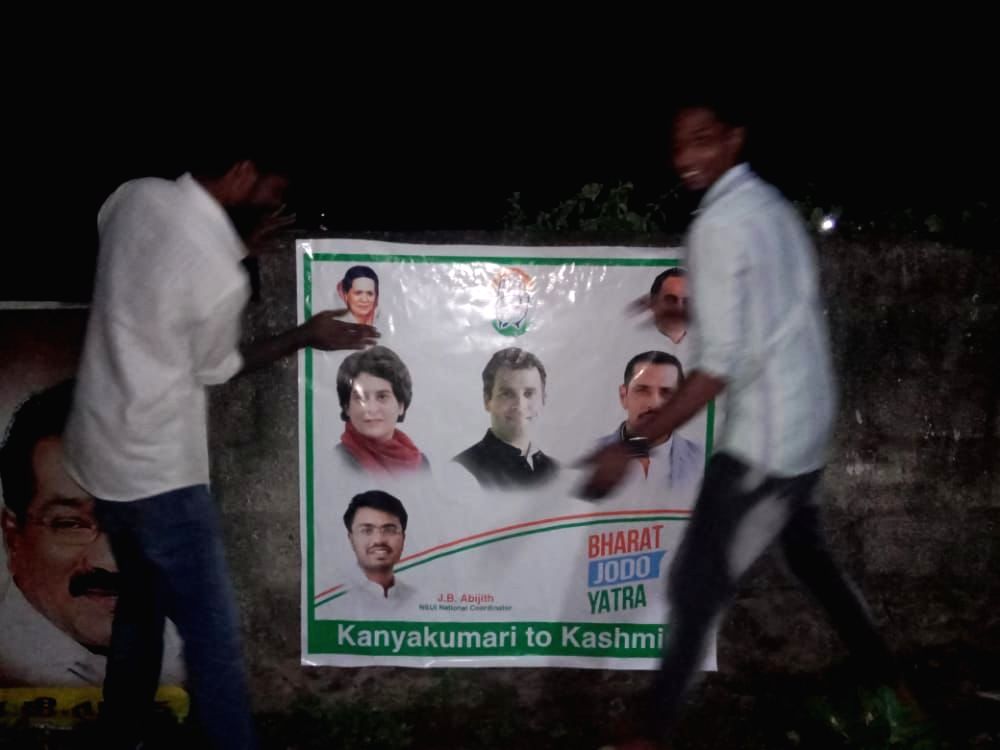 Vadra puts up posters with his pic along with Rahul, Priyanka in ...