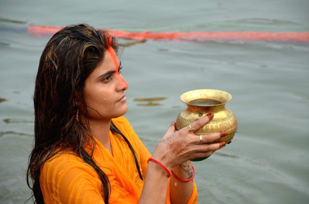 Varanasi : Devotee Performs Ritual at Dashashwamedh Ghat for Chhath Puja