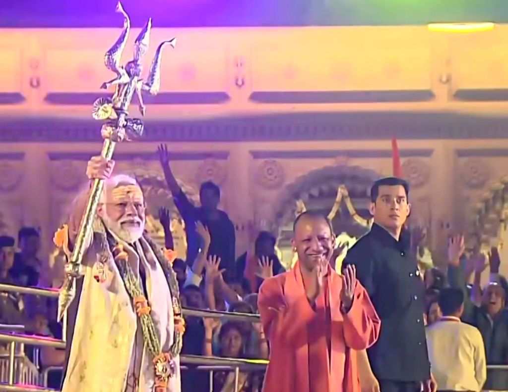 Varanasi : Prime Minister Narendra Modi at Kashi Vishwanath Mandir