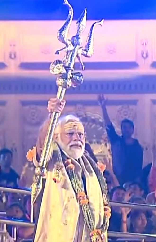 Varanasi : Prime Minister Narendra Modi at Kashi Vishwanath Mandir
