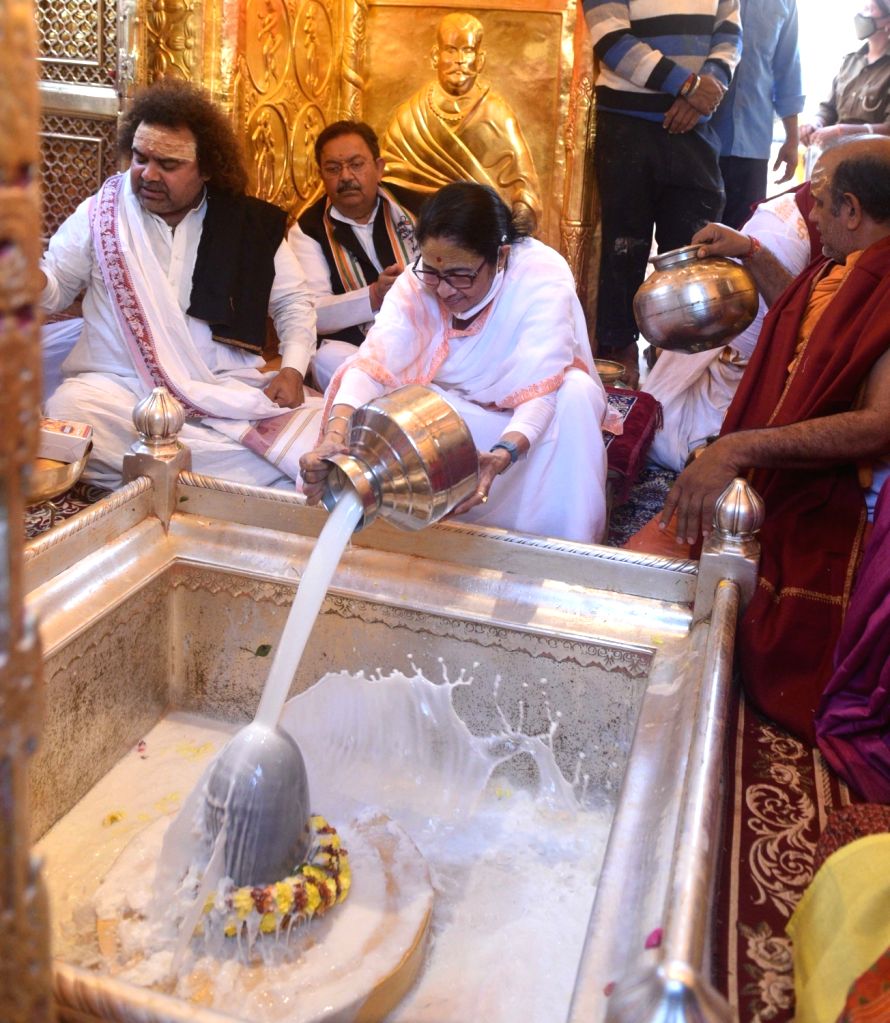 :Varanasi:West Bengal Chief Minister and TMC supremo Mamata Banerjee ...