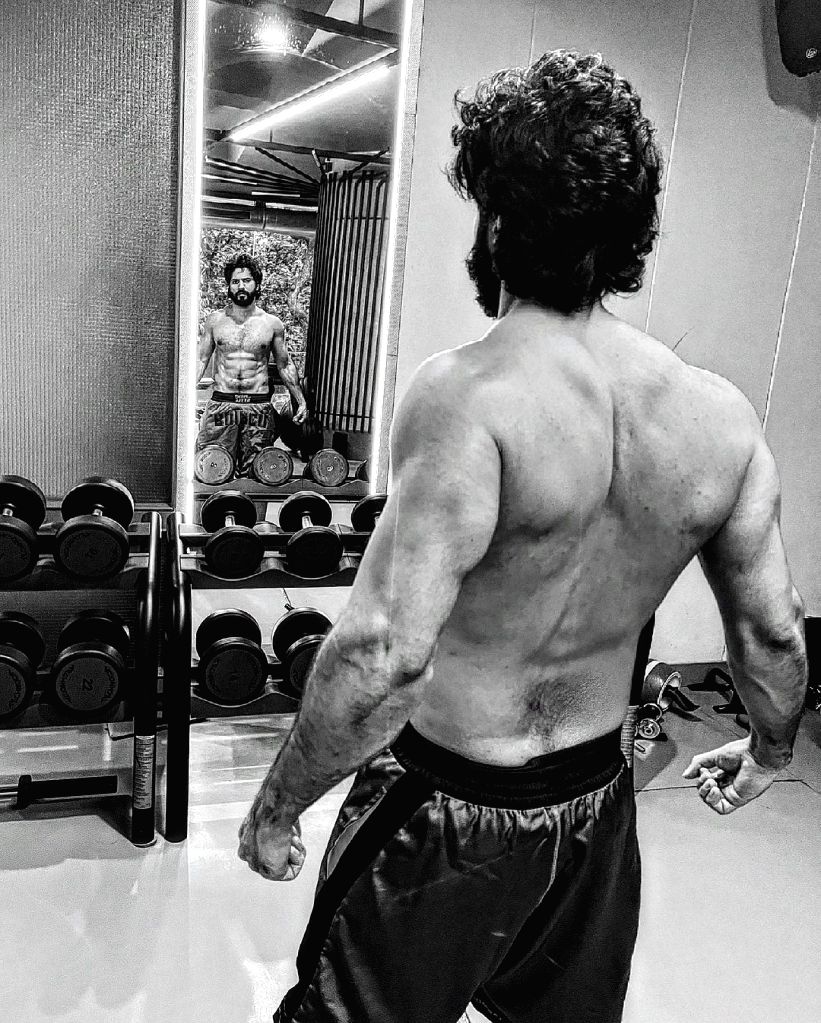 Varun Dhawan to say goodbye to long hair, beard as 'Bhediya' shoot ...