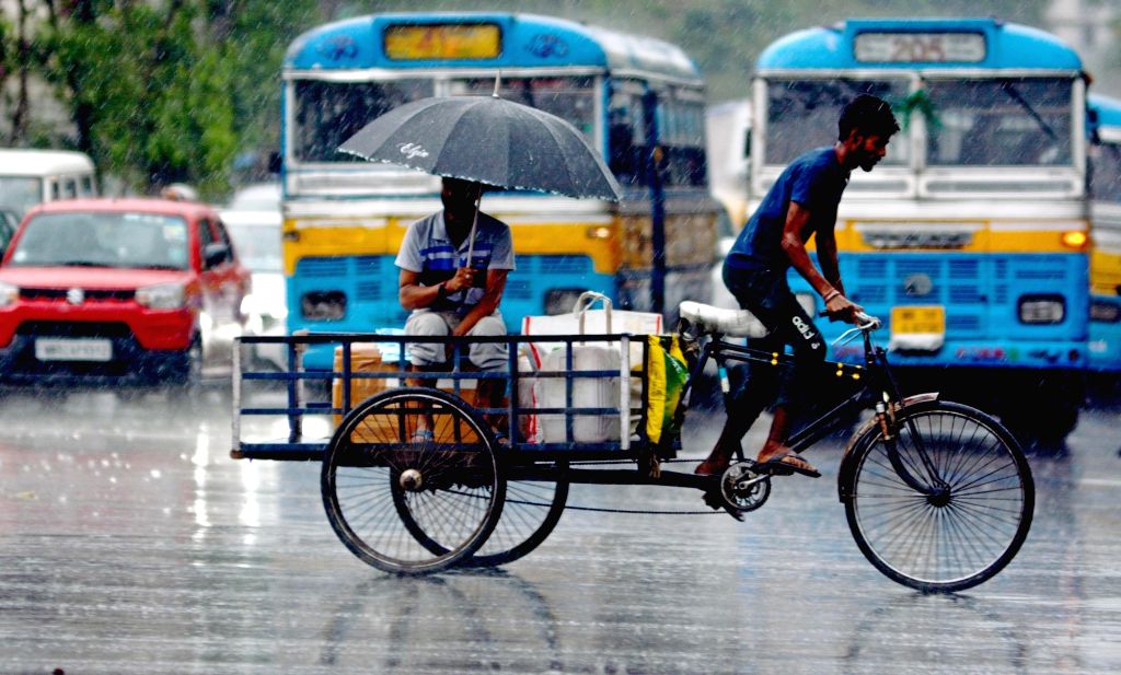 Kolkata : Vehicles passe through amid pouring rain