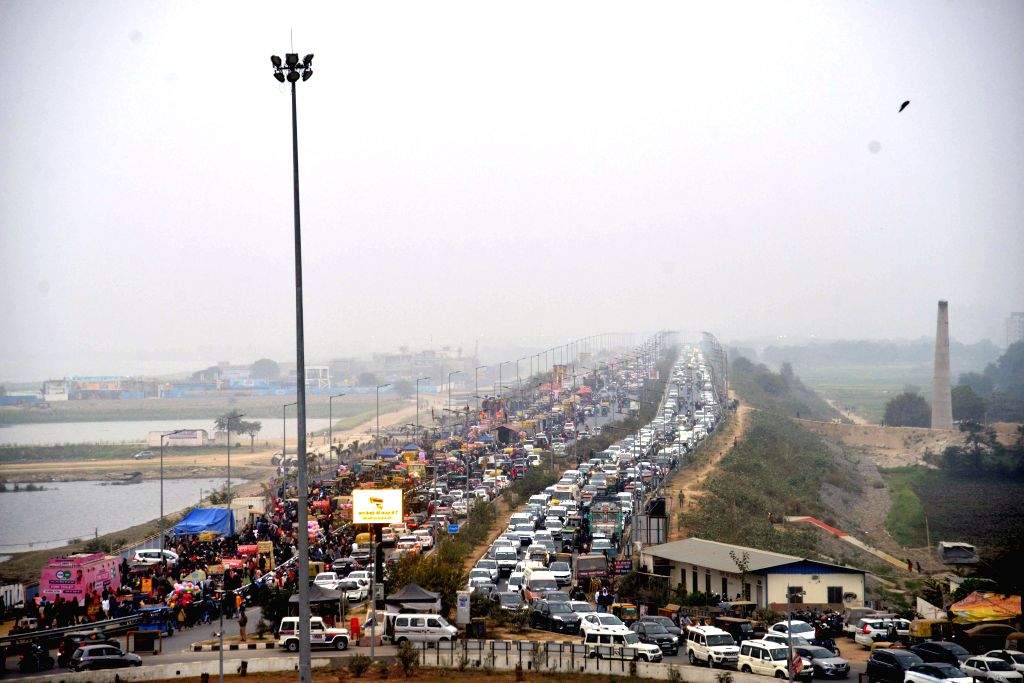 Vehicles stuck in traffic jam at the Ganga Pathway (Marine Drive)