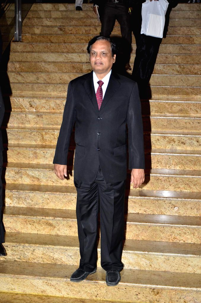I-T department quizzes Venugopal Dhoot in ICICI loan case