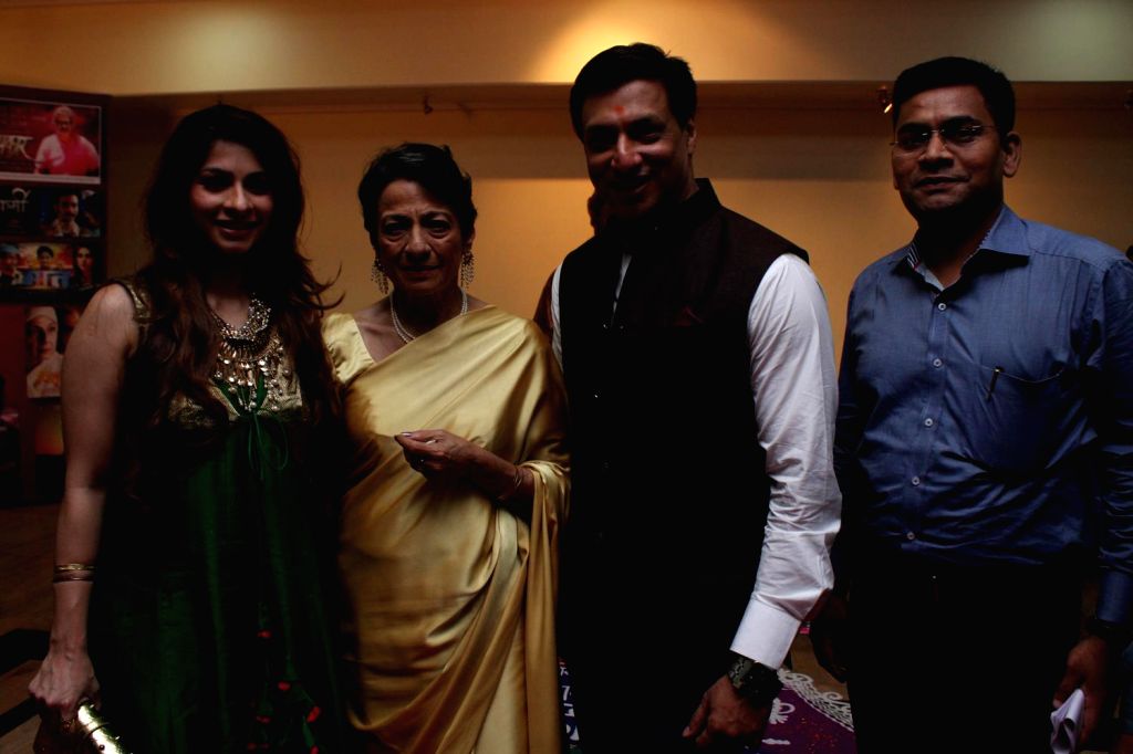 Tanuja receives Raj Kapoor Life Time Achievement Award
