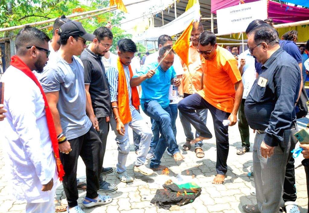 VHP protests against Pahalgam terror attack
