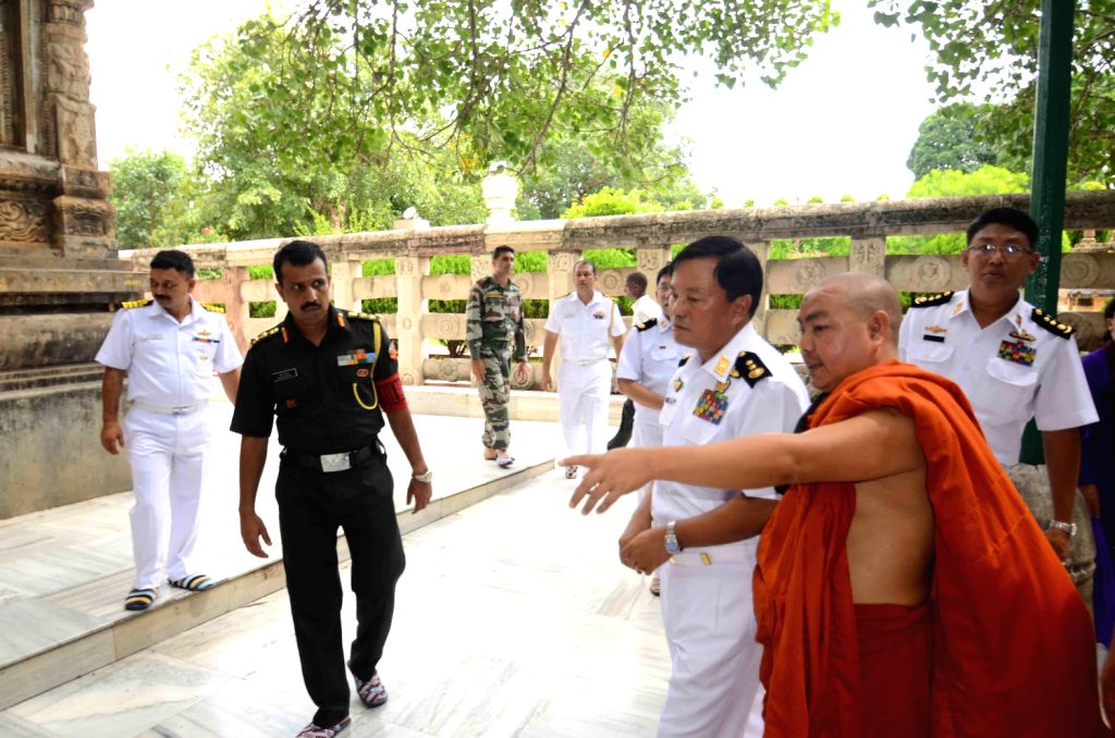 Commander-in-Chief of Myanmar Navy offers prayer at Mahabodhi temple