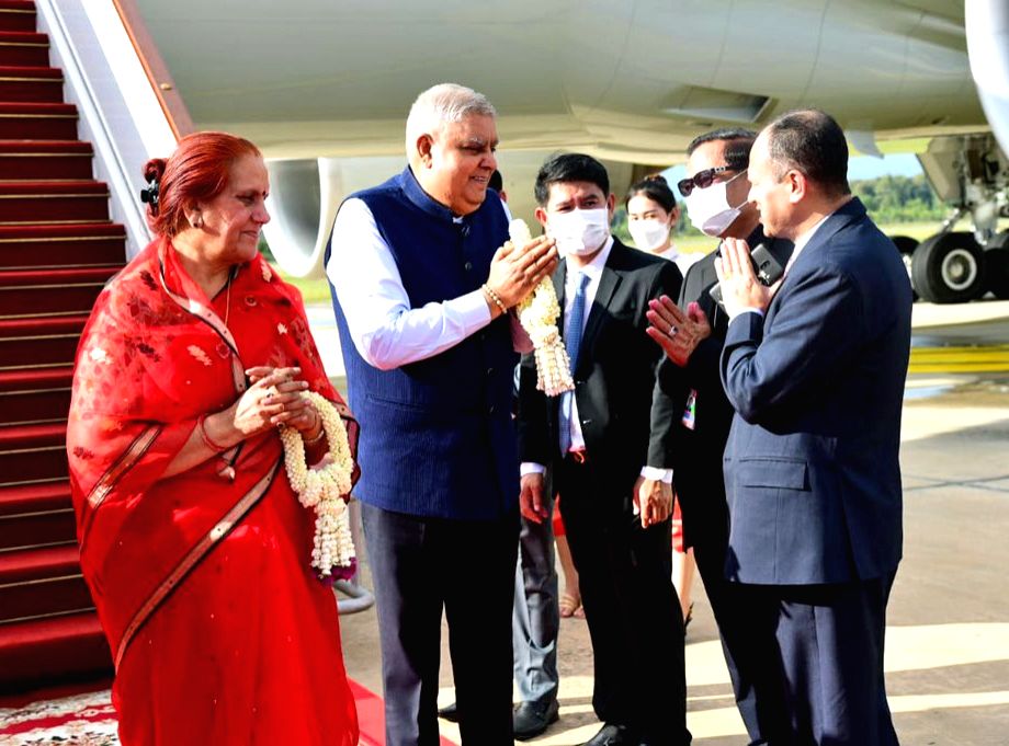Vice President Jagdeep Dhankhar and Dr Sudesh Dhankhar being welcomed