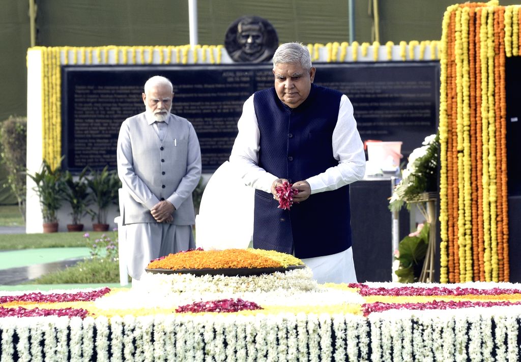 Vice President Jagdeep Dhankhar pays homage to former Prime Minister ...