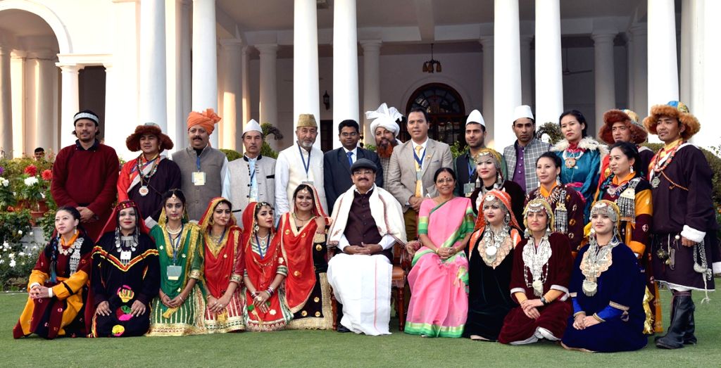 Venkaiah Naidu meets J&K tableaux artists