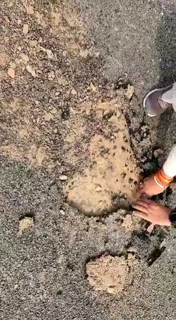 Free Photo : Video of poor quality road surfaced