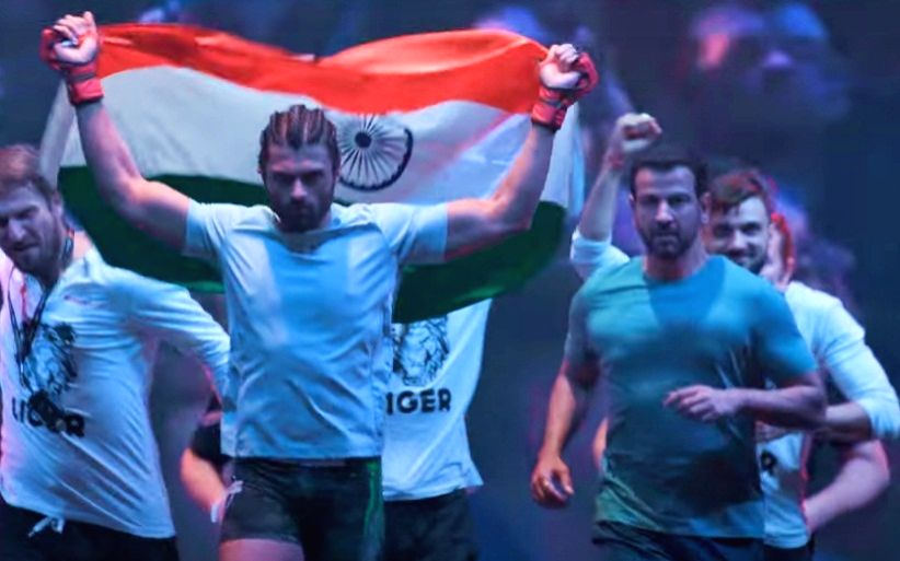 Free Photo:Vijay Deverakonda flaunts sculpted abs, MMA moves in 'Liger ...