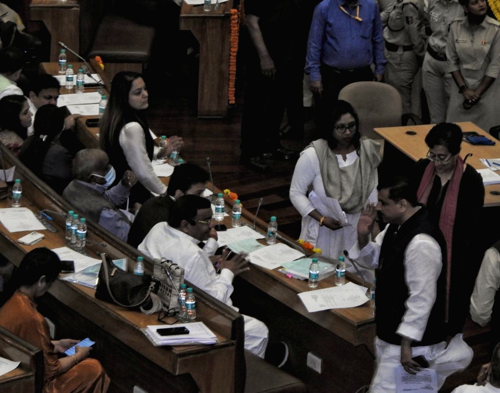 Free photo :Voting for MCD Mayor in the House, at Civic Centre in New Delhi