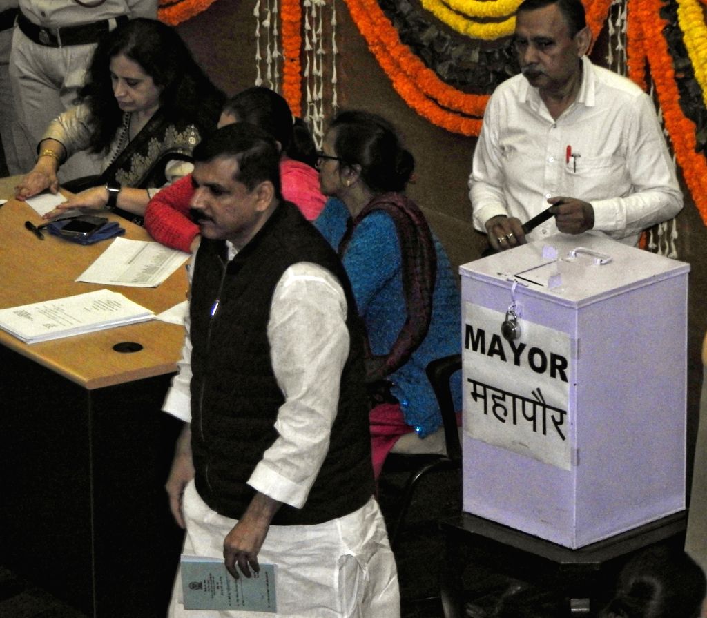 Free photo :Voting for MCD Mayor in the House, at Civic Centre in New Delhi