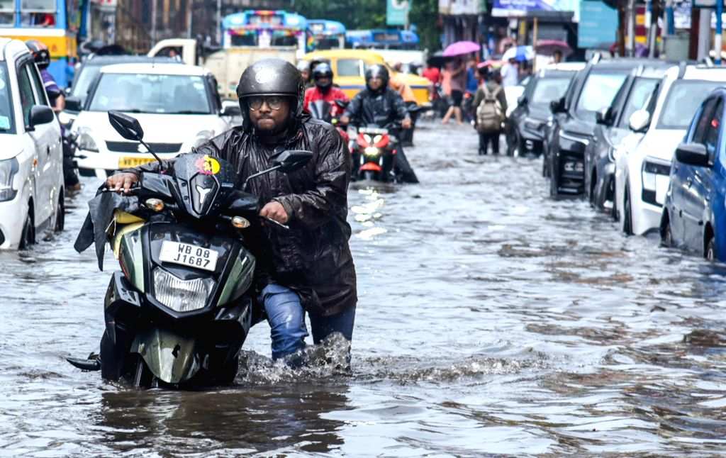 Waterlogged Streets in Kolkata Amid Heavy Rain