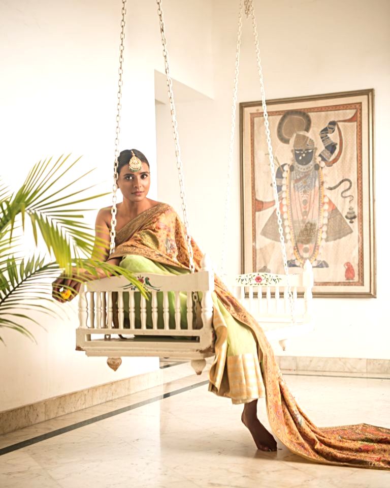 Weaving emotions into designs