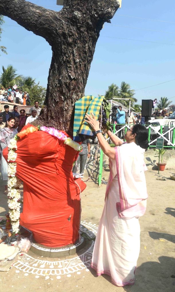 :Hingalganj:Mamata Banerjee performs rituals during her visits to ...