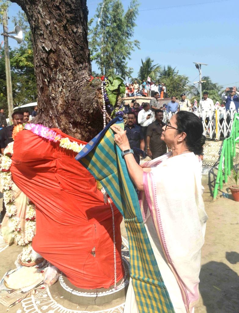 :Hingalganj:Mamata Banerjee performs rituals during her visits to ...
