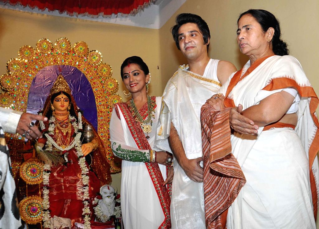 Mamata Banerjee at Uttam Kumar's residence on Lakshmi Puja