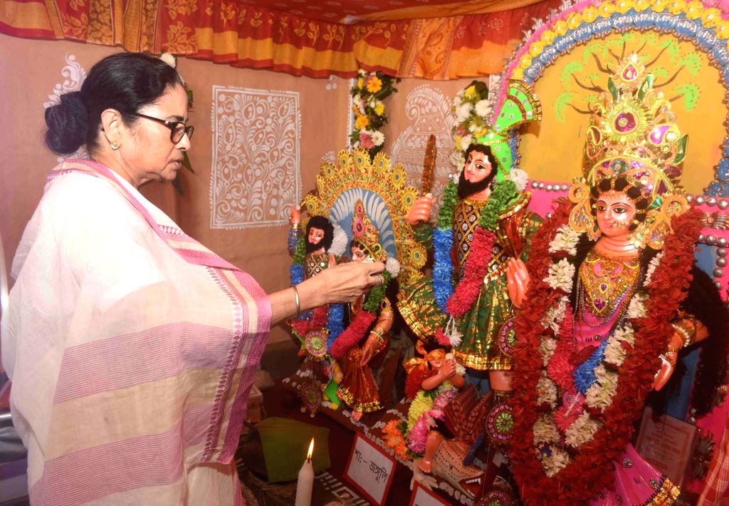 :Hingalganj:Mamata Banerjee offers prayers to Goddess Bonobibi during ...