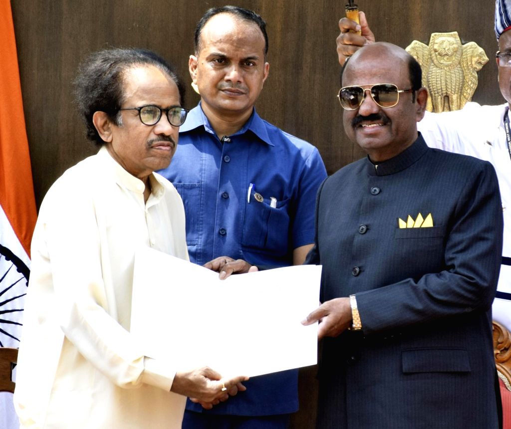 Kolkata : West Bengal Governor C.V Ananda Bose felicitates people ...