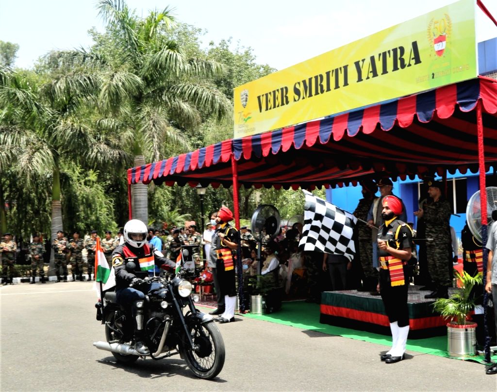 J&K LG greets White Knight Corps on 50th raising day