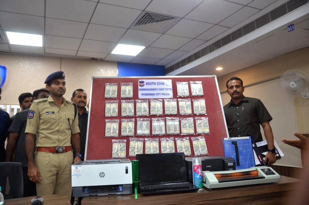 Free Photo : With Rs.27 lakh fake currency seized in Hyderabad