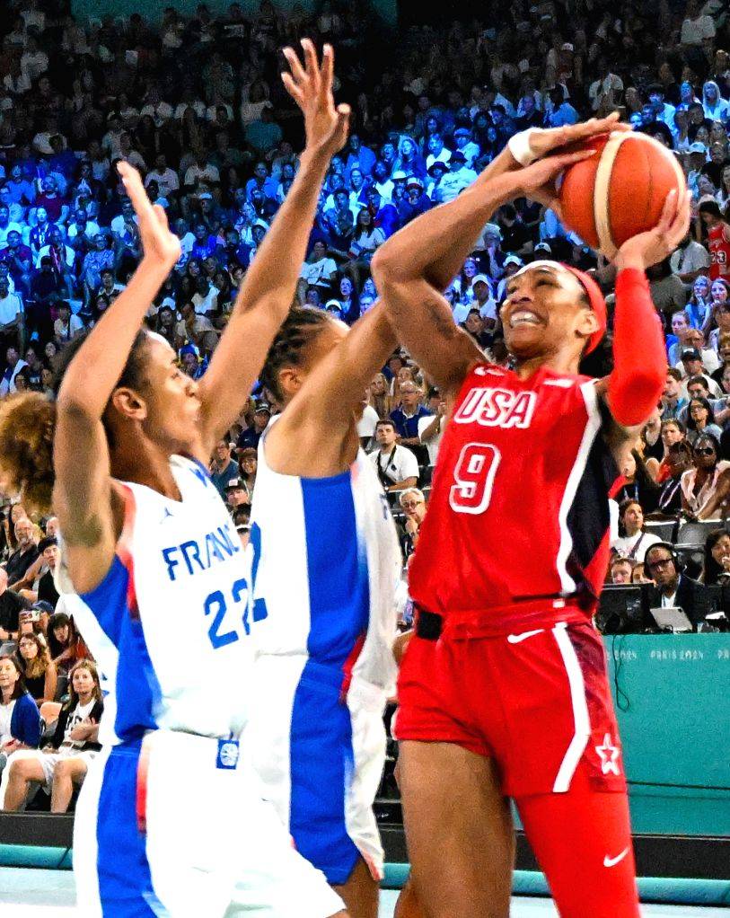 Women's gold medal basketball match between France and the United ...