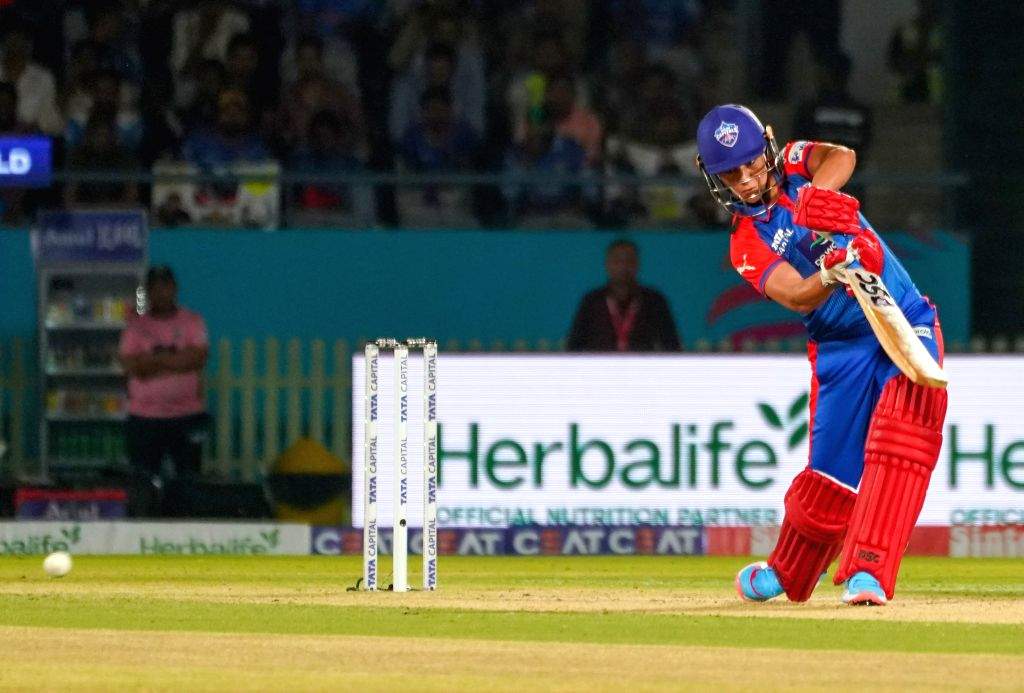 WPL 2025 match between Delhi Capitals and Royal Challengers Bengaluru