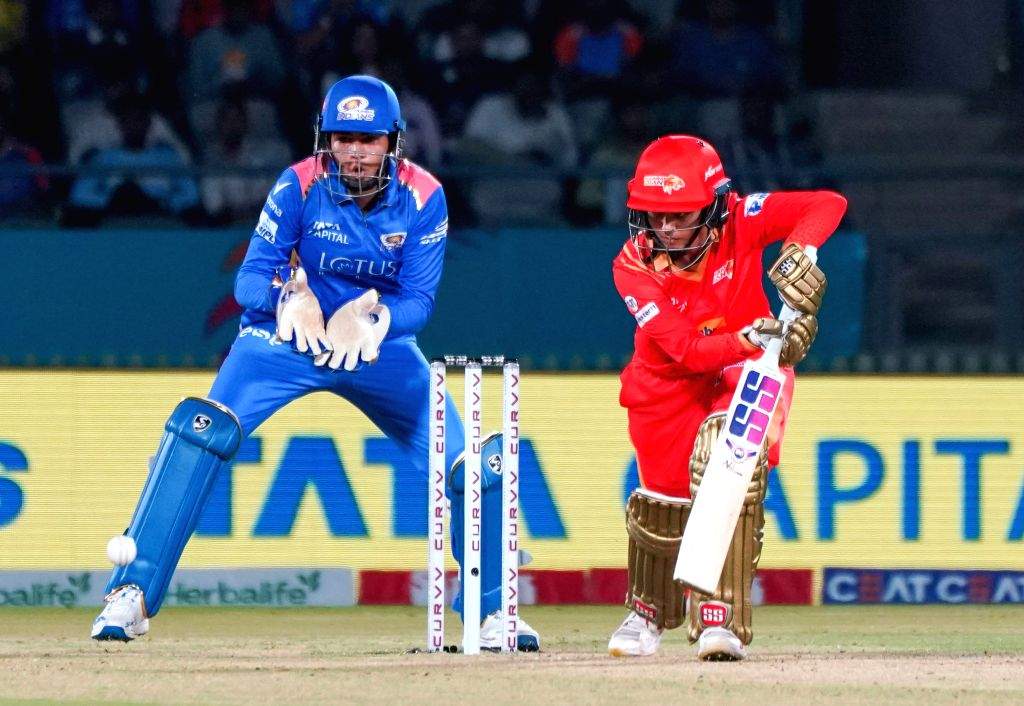 WPL 2025 match between Gujarat Gaints and Mumbai Indians