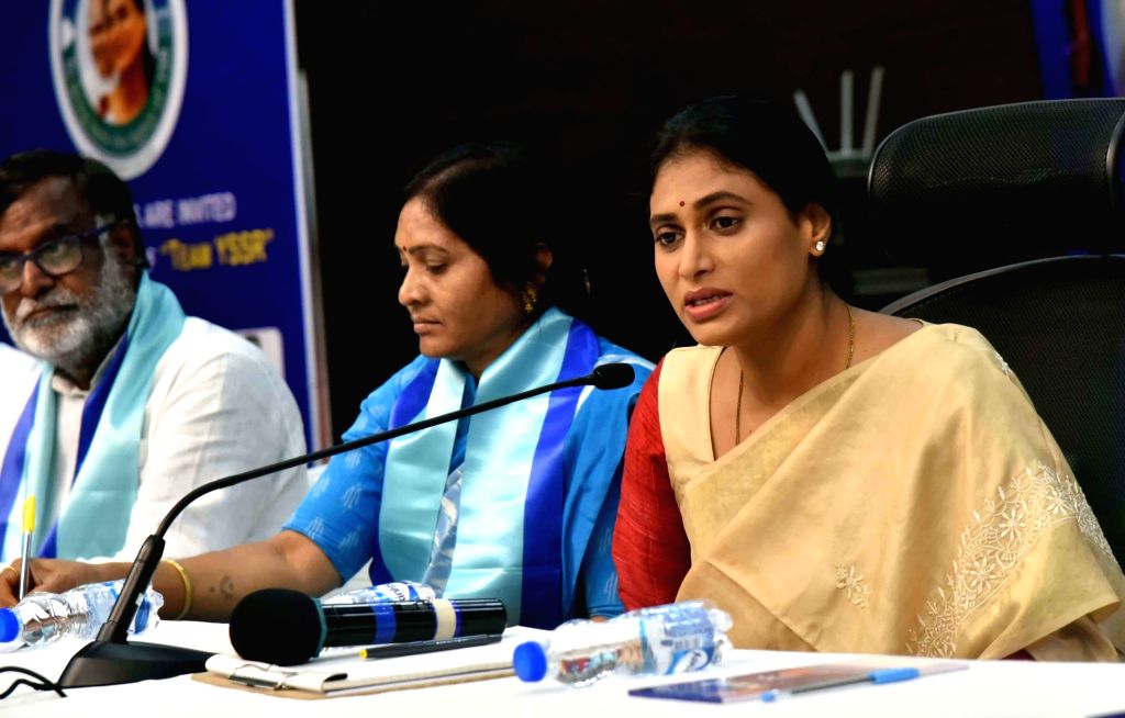 Y. S. Sharmila YSR telangana Party president addressing media in Hyderabad