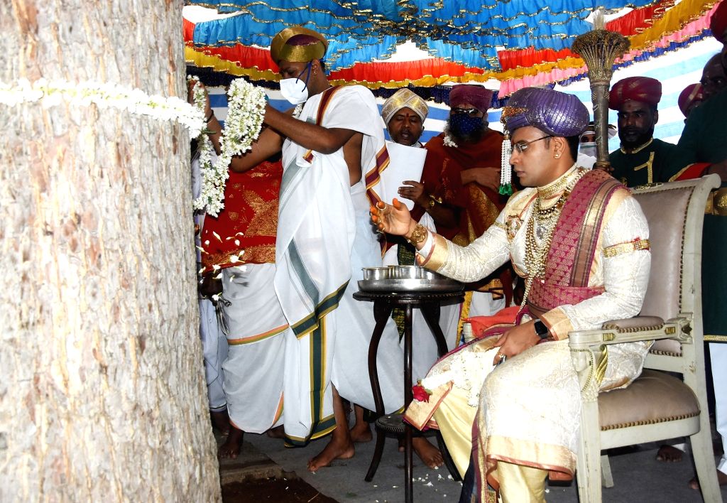 :Yaduveer Krishnadatta Chamaraja Wadiyar Kingdom of Mysore offers Banni ...