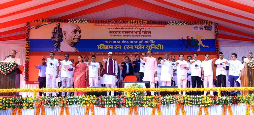 Yogi Adityanath flags off the 'Run for Unity' event