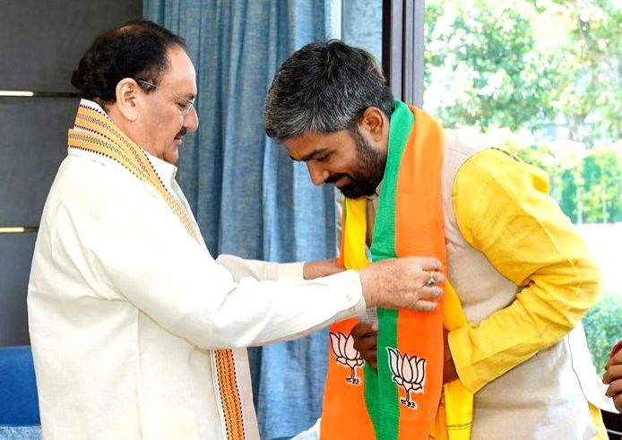 YouTuber Manish Kashyap meets BJP national President JP Nadda after ...