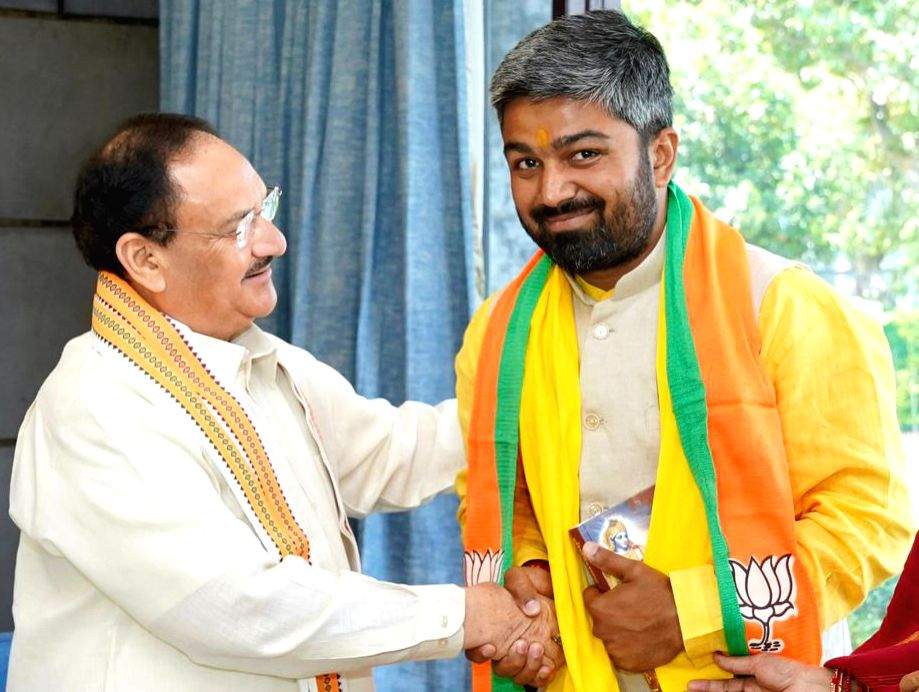 YouTuber Manish Kashyap meets BJP national President JP Nadda after ...