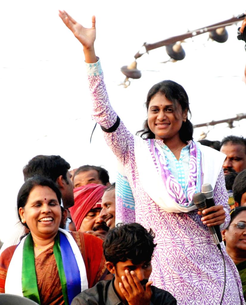 YS Congress Leader Sharmila addressing public rally