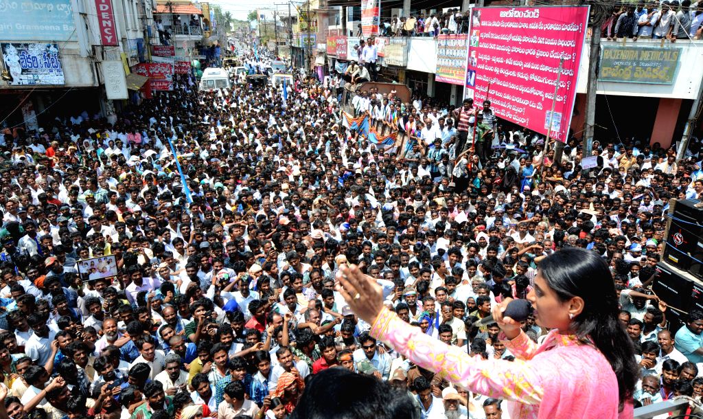 Y. S. Sharmila during a roadshow