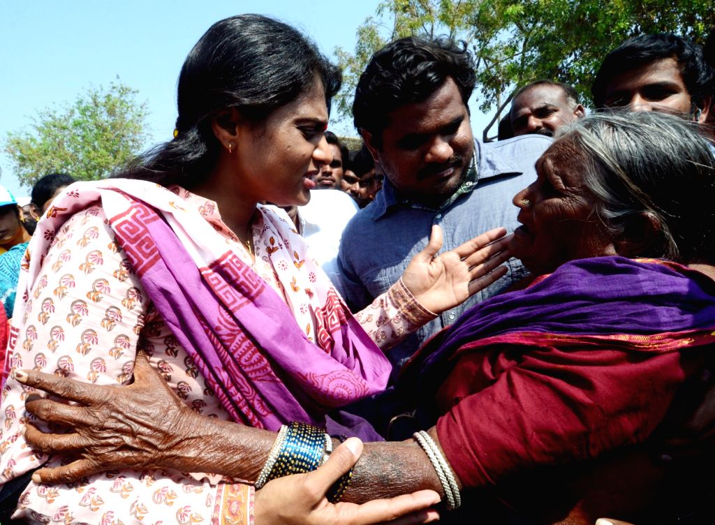 Y S Sharmila resumed her state-wide padayatra