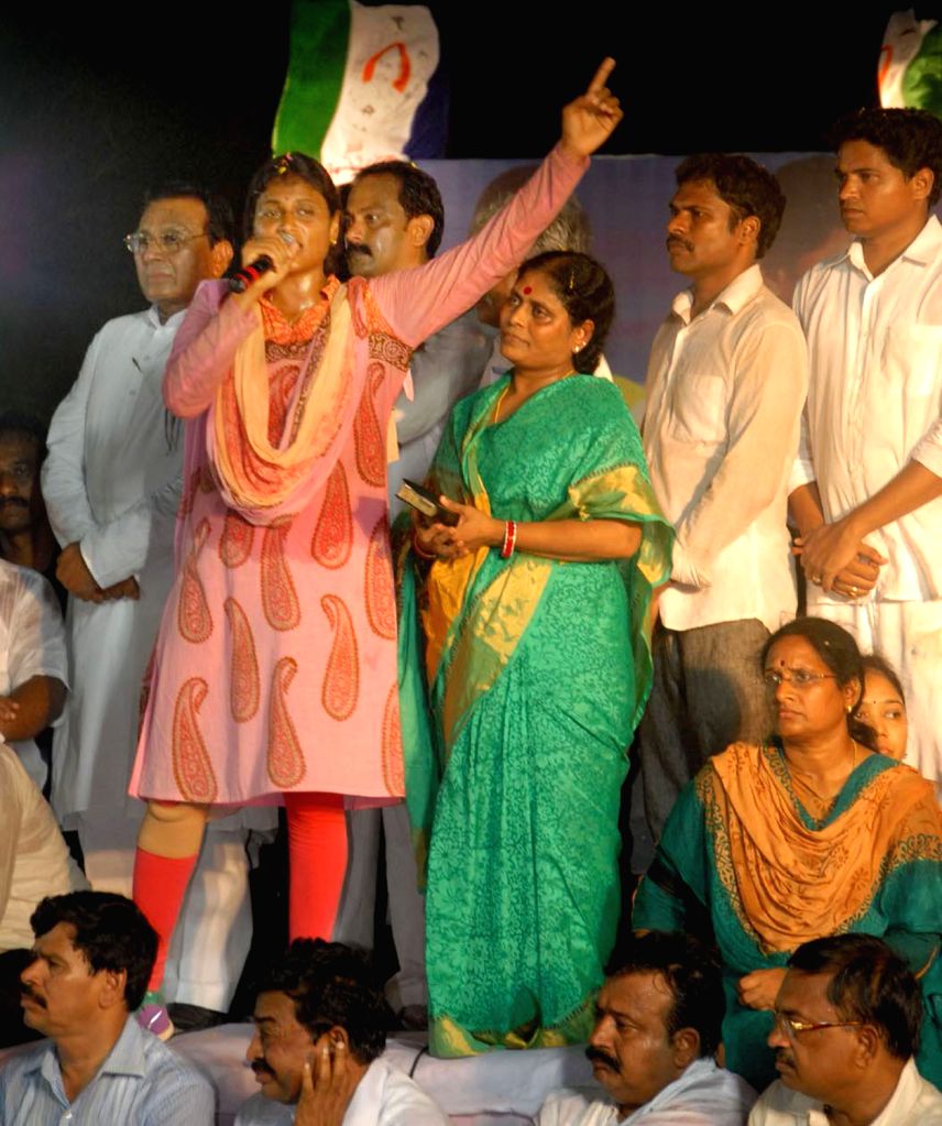 YSR Congress leader YS Sharmila addressing a rally on completion of 2000kms