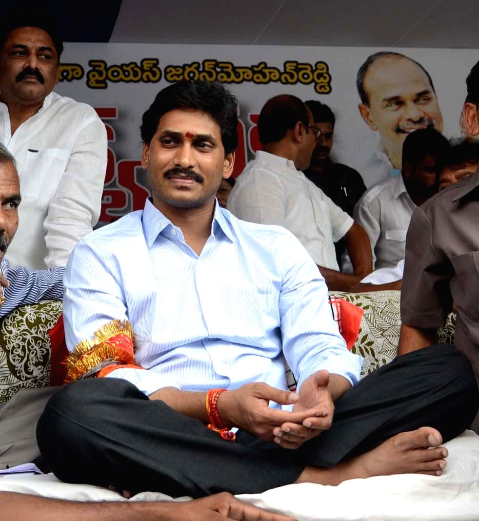 Y S Jaganmohan Reddy's indefinite fast continues for the third day