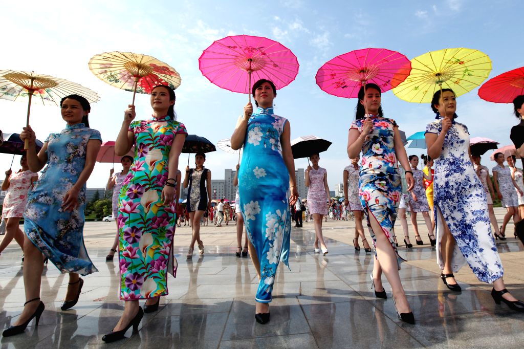 CHINA-SHANDONG-ZAOZHUANG-CHEONGSAM SHOW