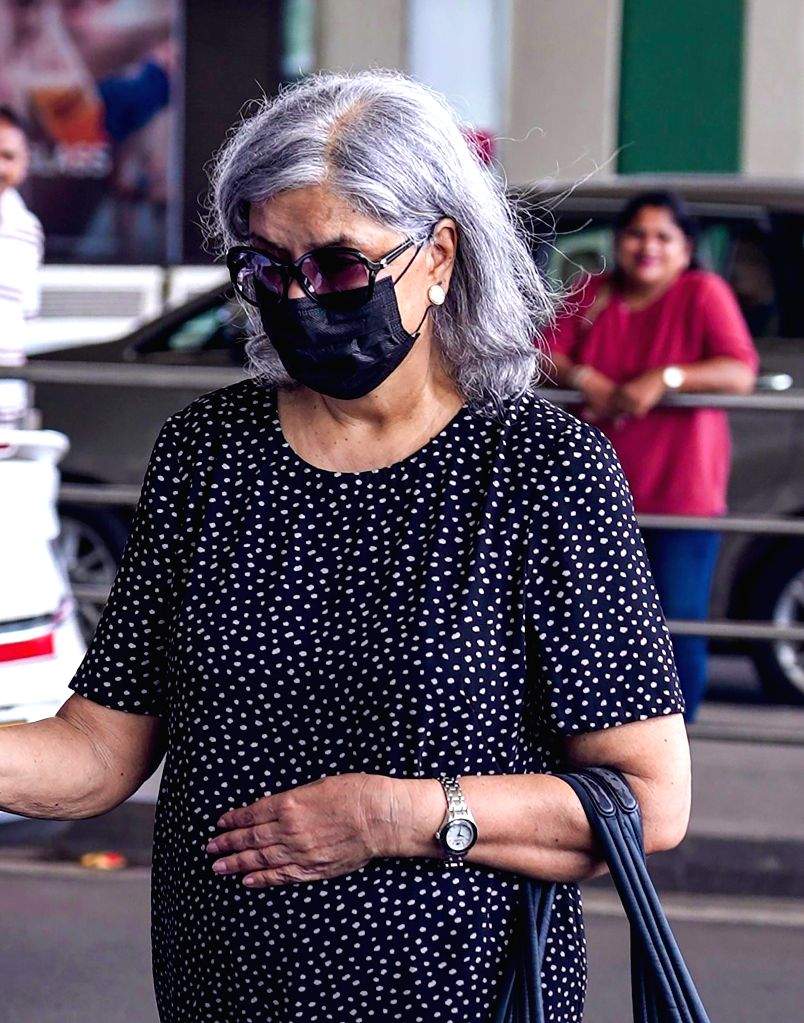 Zeenat Aman Spotted At Airport