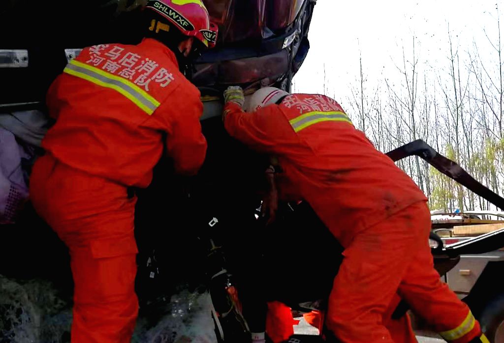 CHINA-HENAN-CAR CRASH-RESCUING