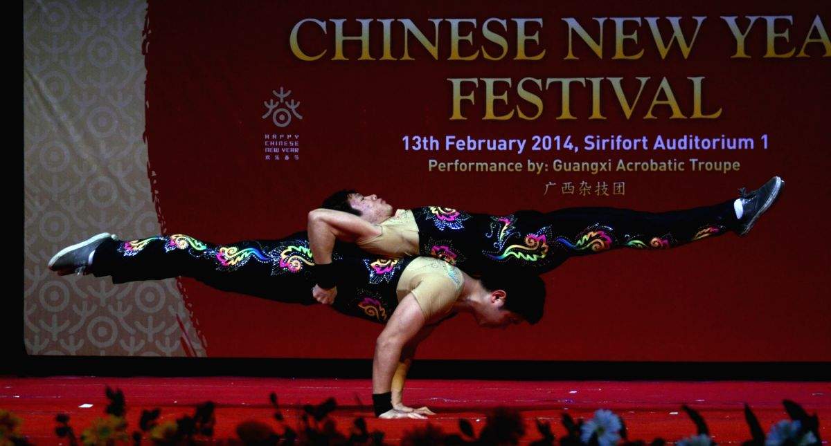 Acrobats in Actions !! Photos of acrobats around the world