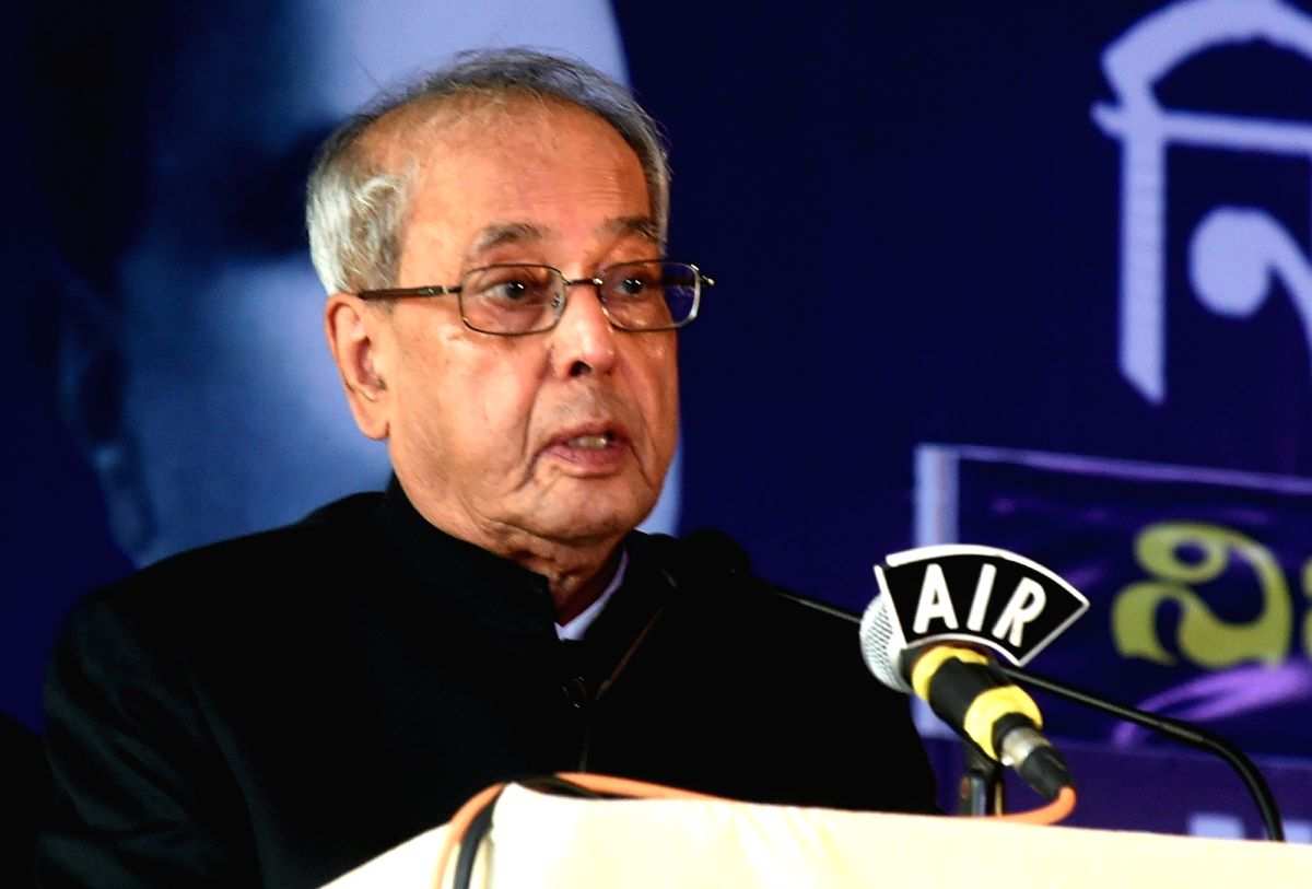 Pranab Mukherjee's 4-volume autobiography encapsulates India from 1970s ...