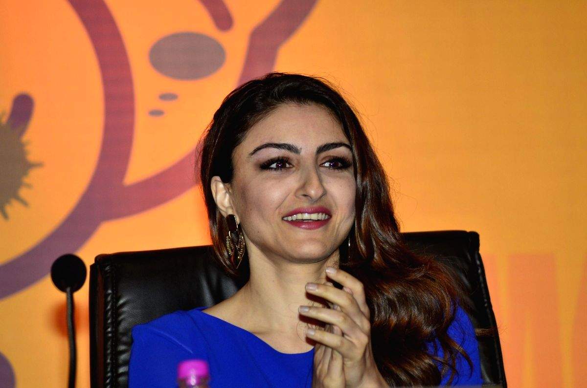 Soha Ali Khan soaks in the various offerings of Japan with Kunal Kemmu ...