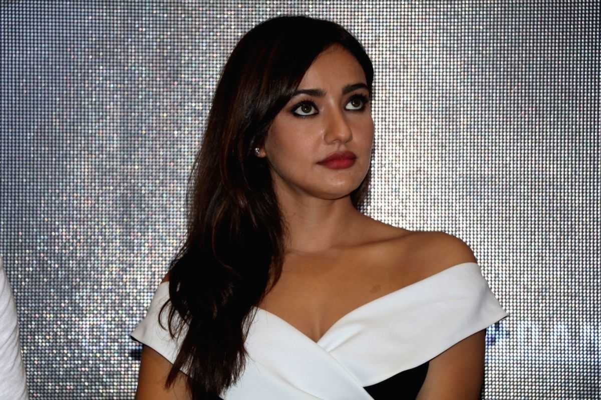 Neha Sharma looks flattering in her natural glow after sharing her blue ...