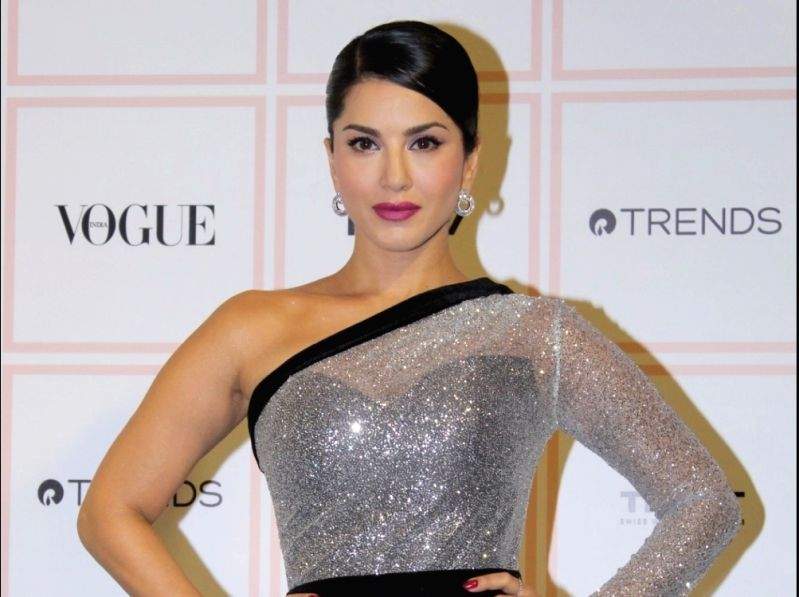 Sunny Leone’s latest all white outfit blooms in elegance